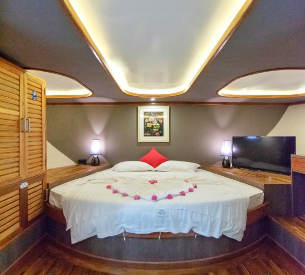 PRINCESS ULUA Yacht Charter Details, Custom | CHARTERWORLD Luxury ...